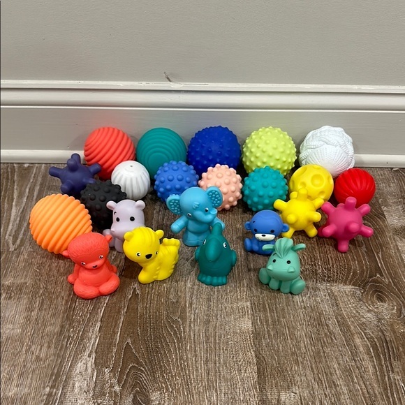 Infantino | Toys | Infantino Textured Ball And Animal Set Sensory Play ...